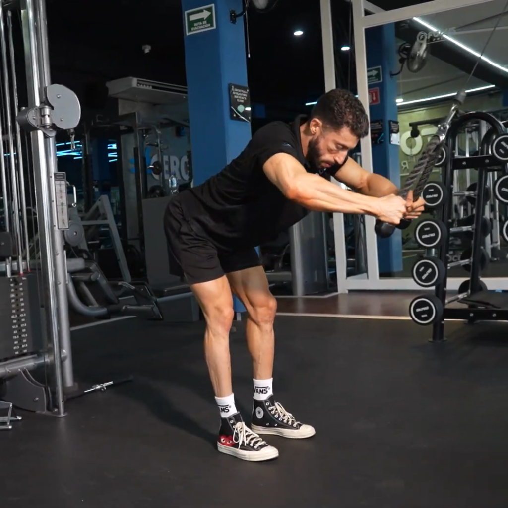 Aperturas con mancuernas en banco inclinado | Focus Centro de Entrenamiento